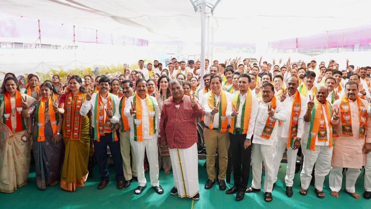 रवींद्र चव्हाणांनी नवी मुंबईतील भाजपच्या विजयी उमेदवारांशी साधला संवाद ...