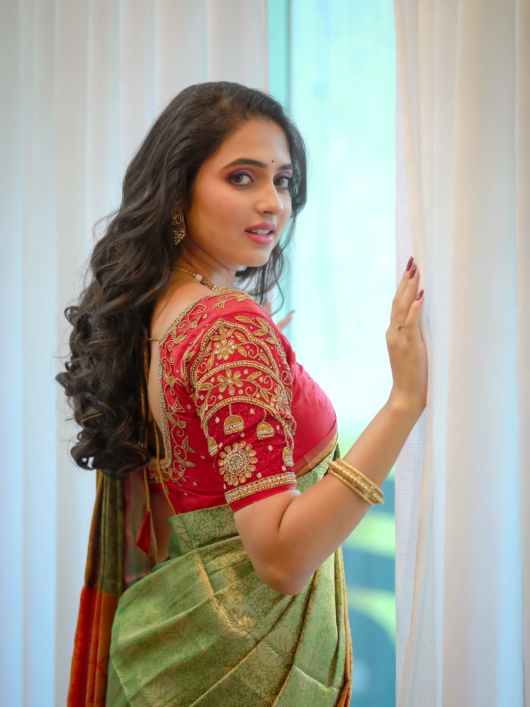 Jeev Zala Yedapisa Fame Actress Vidula Chougule Colorful Printed Co Ord ...