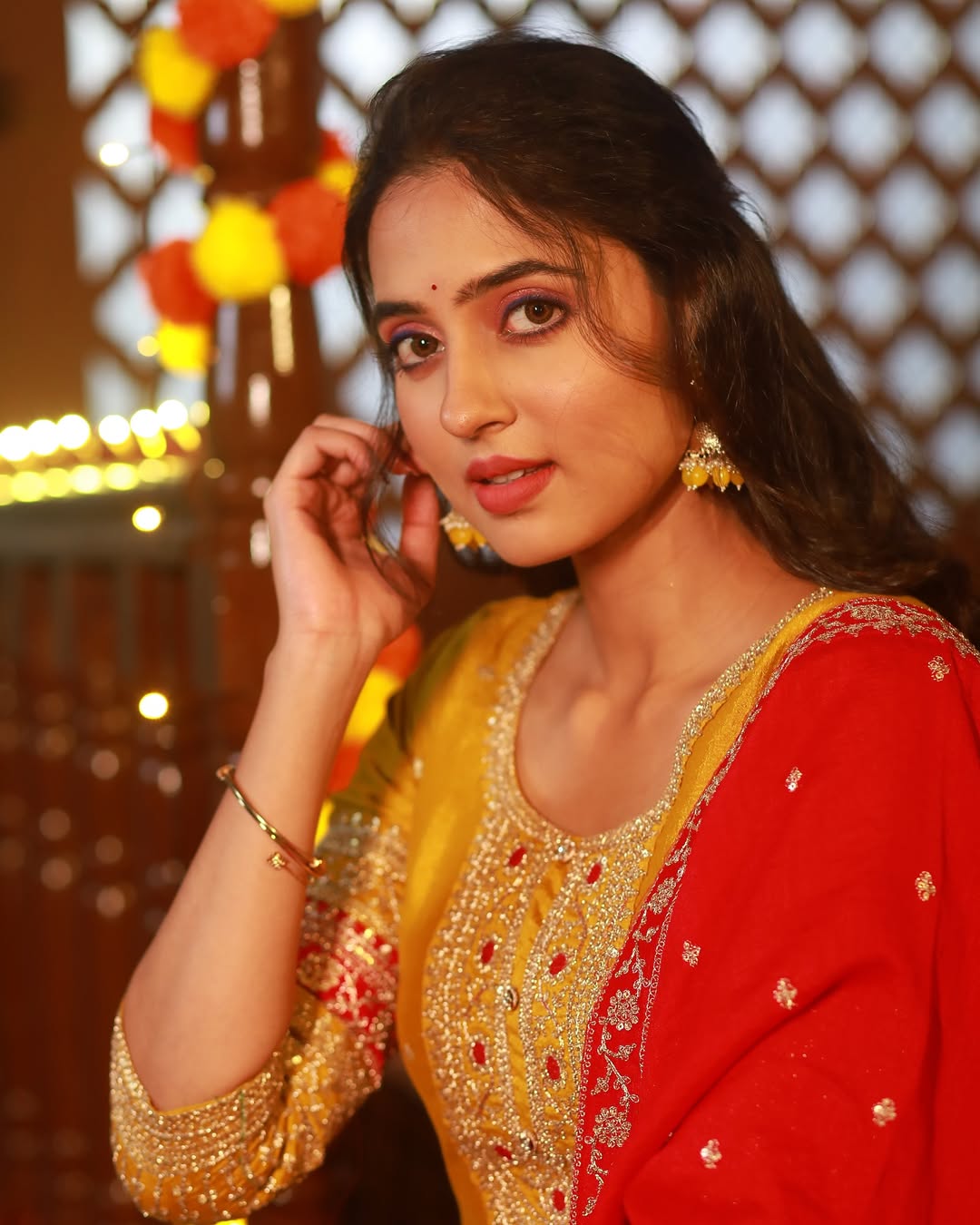 Jeev Zala Yedapisa Fame Actress Vidula Chougule Colorful Printed Co Ord ...
