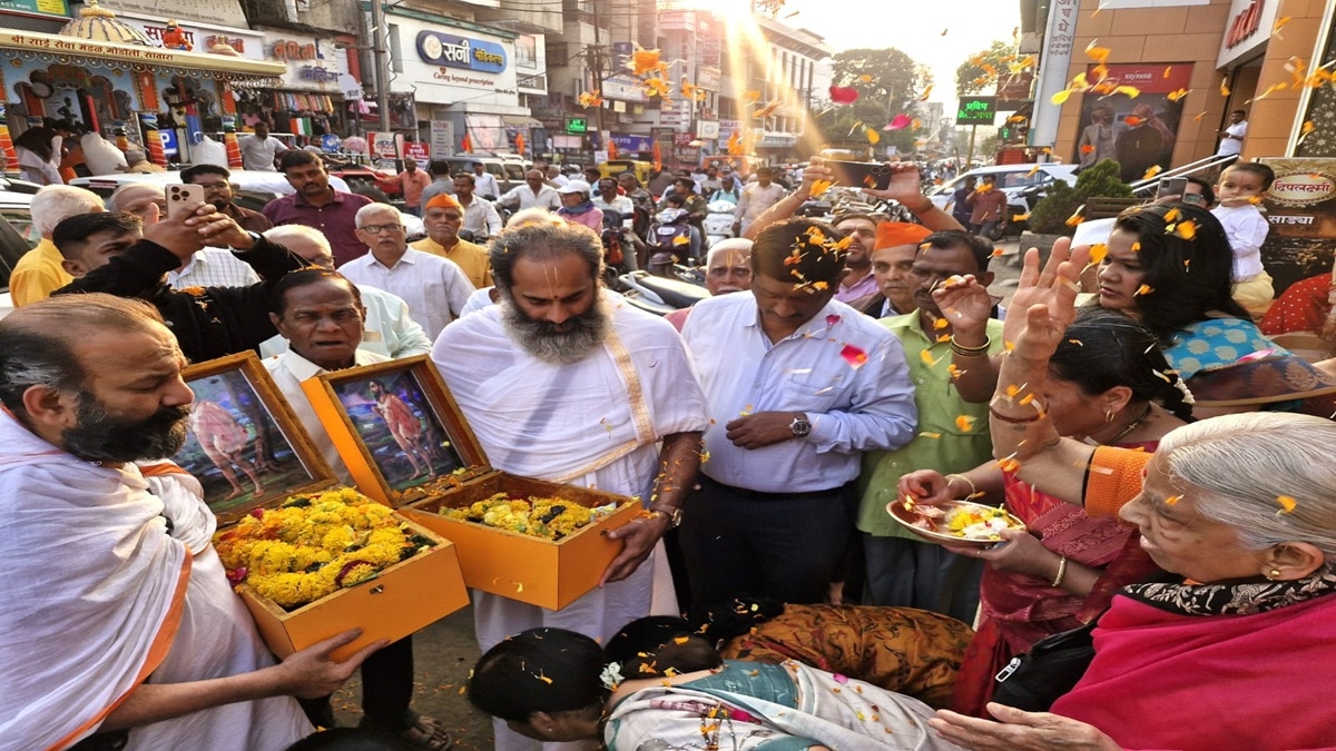 सातारा : श्री समर्थ रामदास स्वामींच्या पादुकांचे साताऱ्यात आगमन, श्री ...