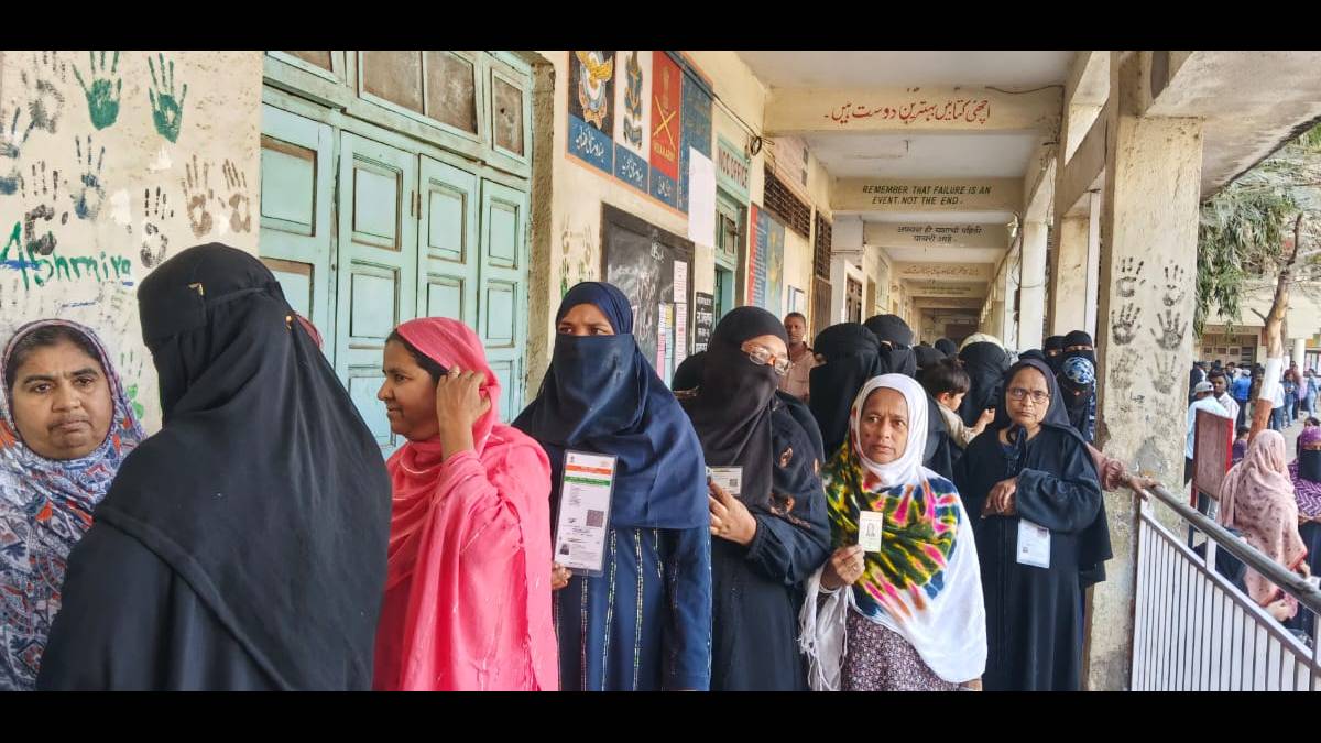 Malegaon Election: मालेगावात हजारावर बोगस मतदान कार्ड सापडल्याने खळबळ ...