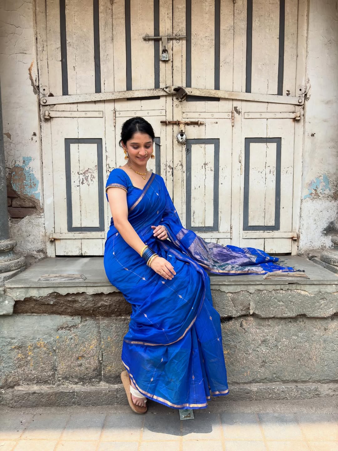 Tarini Tv Serial Fame Actress Shivani Sonar Blue Maheshwari Saree Look ...