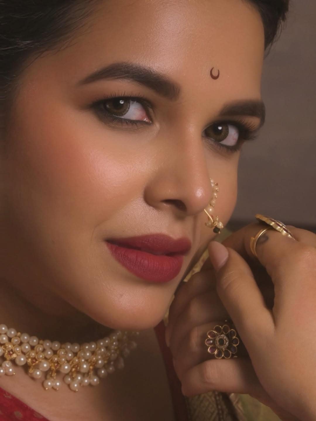Marathi Actress Mitali Mayekar Chandekar Green Nauvari Saree Look Pearl ...